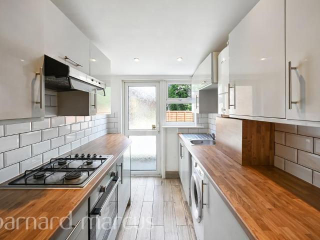 St. Barnabas Road, MITCHAM 4 bed house to rent £3,200 pcm £738 pw