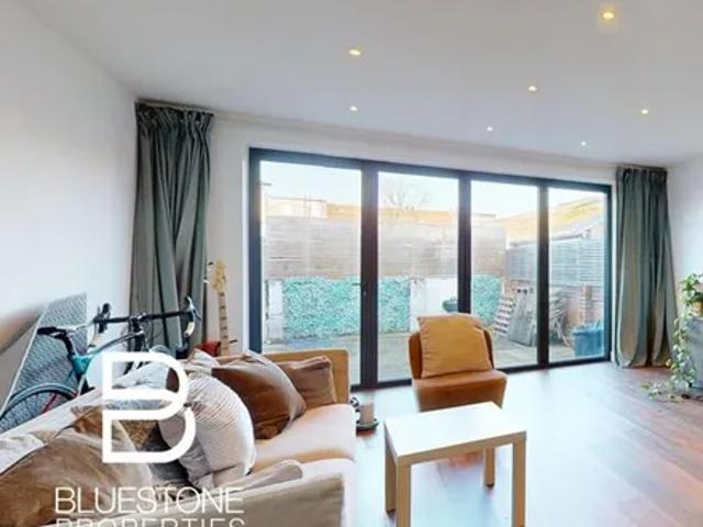 St Boniface RC Primary School, 15 Undine Street, London, SW17 8PP, United Kingdom | 4 bed townhouse for rent #140658321 | Rentberry