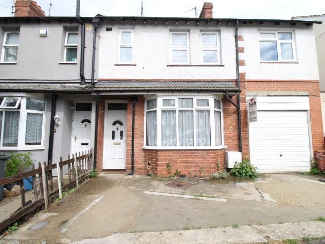 St. Catherines Avenue, Luton LU3, 4 bed semi detached house to rent, £1,800 pcm | PrimeLocation