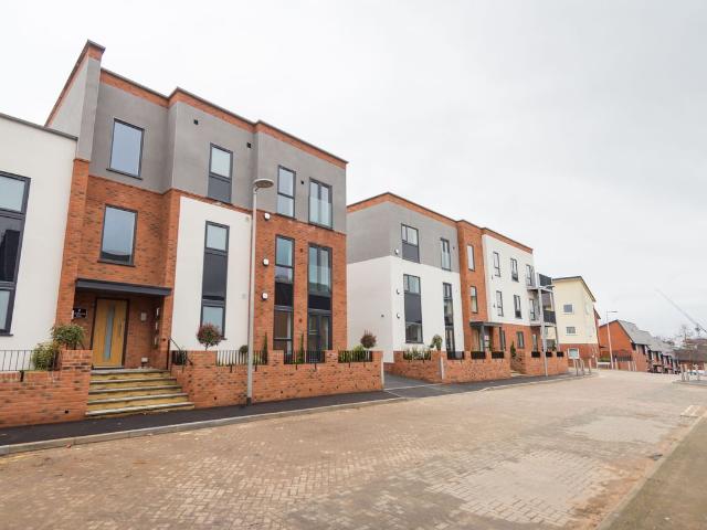 St. Catherines Close, Birmingham B15, 2 bed flat to rent, £1,400 pcm | PrimeLocation