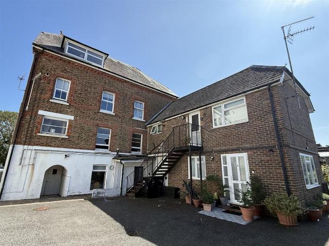 St. Catherines Road, Littlehampton BN17, 1 bed flat to rent, £895 pcm | PrimeLocation