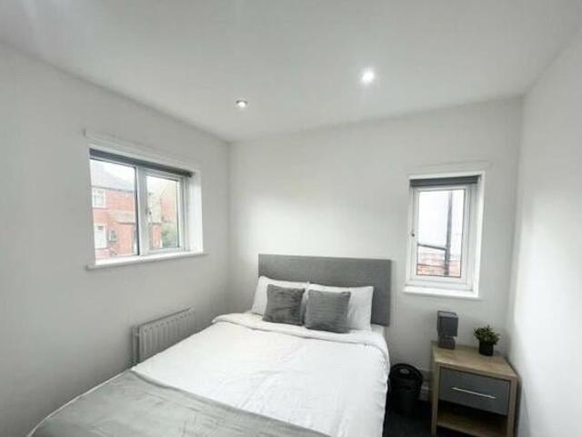St Chads View room, Headingley,1 Bedroom House