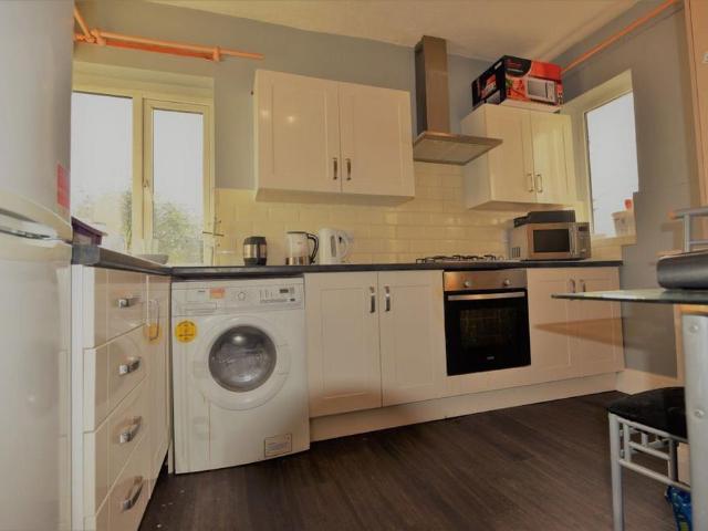 St Chads Drive 4 bed flat to rent £1,525 pcm £352 pw