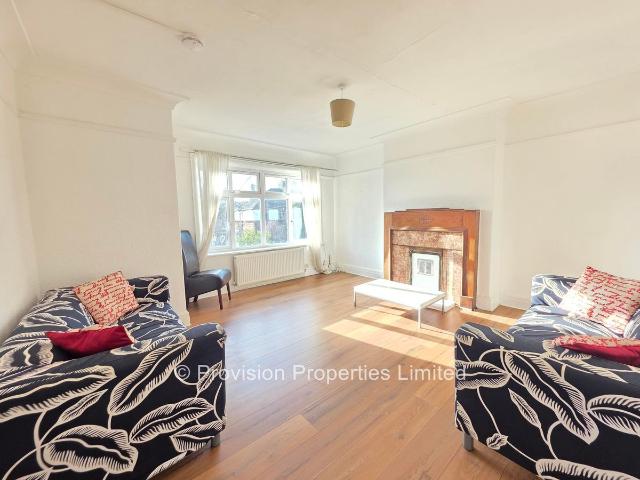 St Chads Drive, Headingley, Leeds LS6, 5 bed semi detached house to rent, £1,950 pcm | PrimeLocation