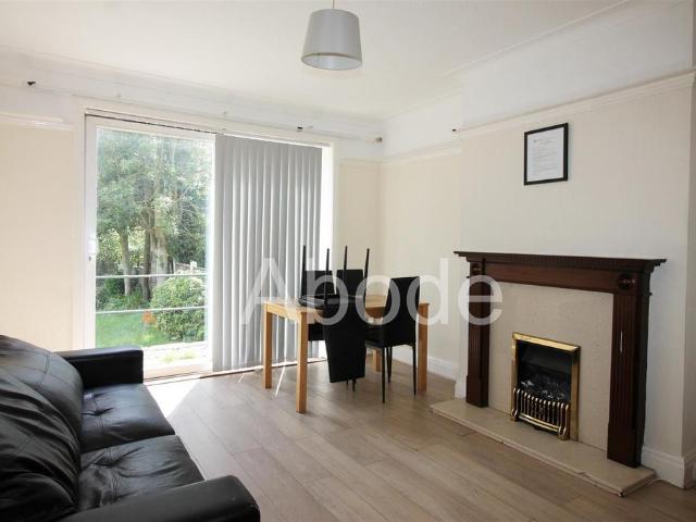 St Chads Drive, Headingley, Leeds 5 bed house to rent £1,863 pcm £430 pw
