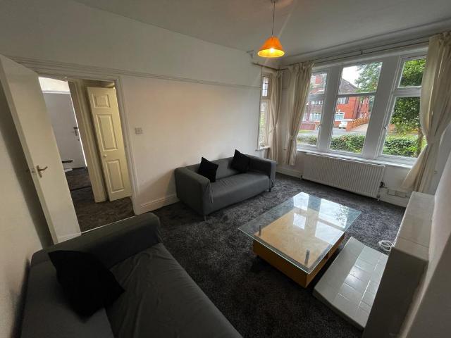 St. Chads Drive, Leeds LS6 3 bed house to rent £1,612 pcm £372 pw