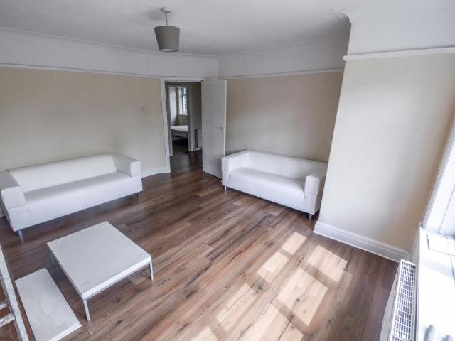 St. Chads Drive, Leeds LS6 5 bed house to rent £2,383 pcm £550 pw