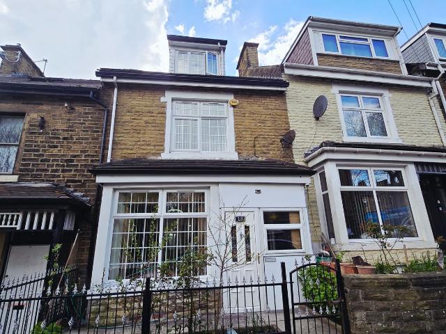 St. Chads Road, Manningham, Bradford BD8, 4 bed terraced house to rent, £1,300 pcm | PrimeLocation