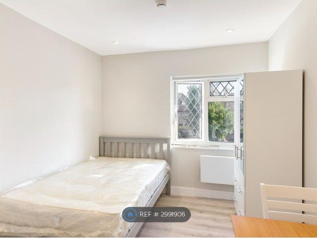 St Chads Road, Tilbury RM18, Studio to rent, £795 pcm | PrimeLocation