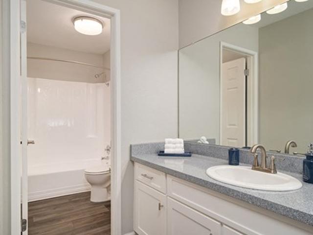St. Charles Oaks Apartments Three Bedroom