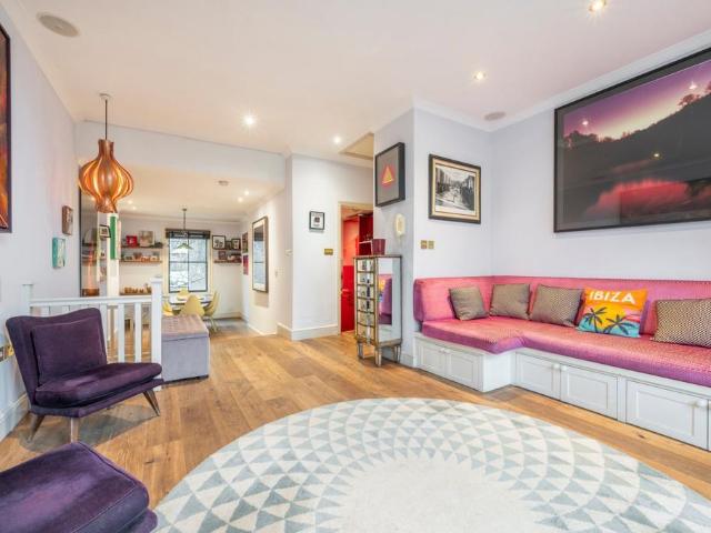 St. Charles Square, London 2 bed flat to rent £3,900 pcm £900 pw