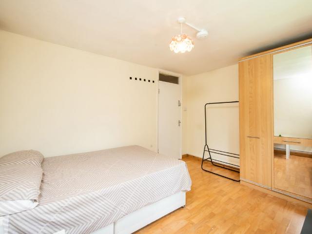 St Charles Square, London W10, Room to rent, £1,077 pcm | PrimeLocation