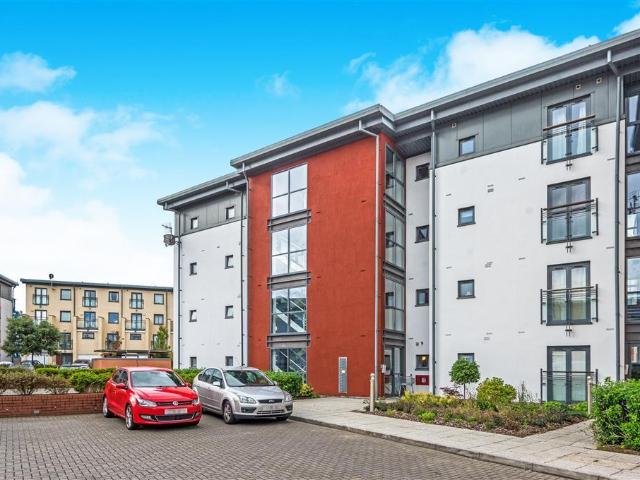 St Christophers Court, SWANSEA, SA1 2 bed flat to rent £1,000 pcm £231 pw