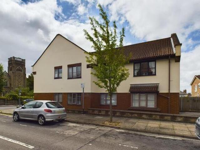 St. Colmans Avenue, Cosham, 2 Bedroom Flat