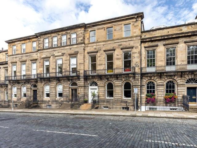 St. Colme Street, Edinburgh, Midlothian 3 bed apartment to rent £3,900 pcm £900 pw