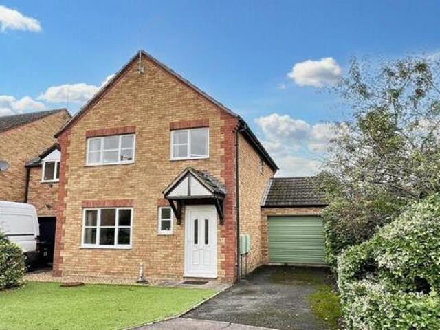 St. Clares Court, Lower Bullingham, 3 Bedroom Detached