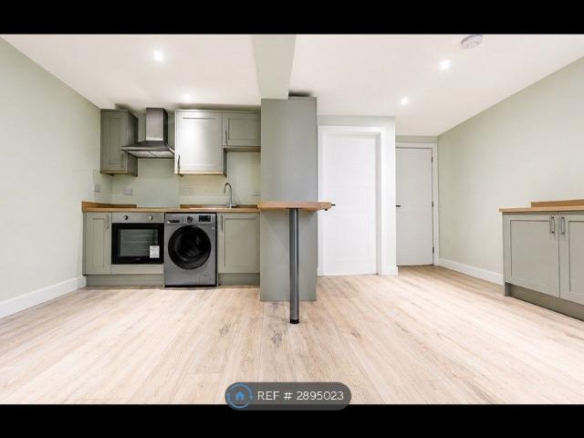 St Clements Passage, Huntingdon PE29, 2 bed flat to rent, £1,000 pcm | PrimeLocation
