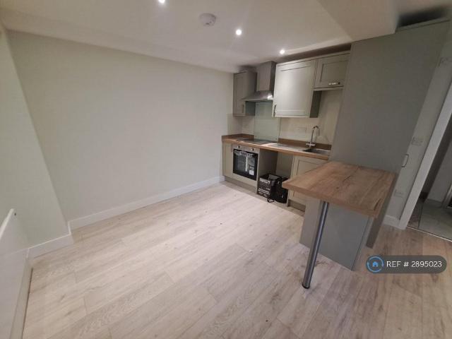 St Clements Passage, Huntingdon, PE29 2 bed flat to rent £1,000 pcm £231 pw