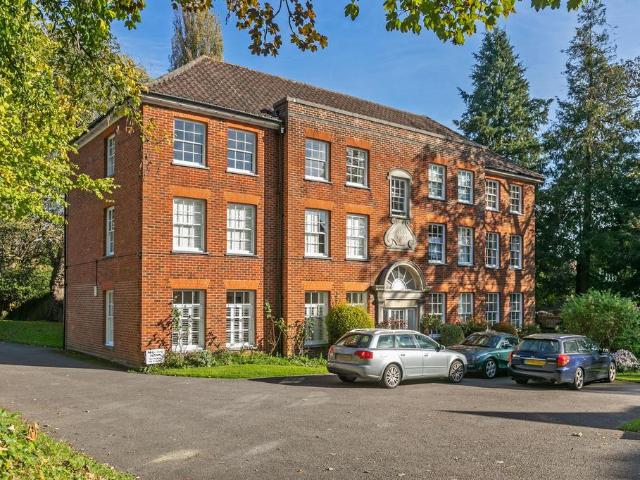 St. Cross Road, Avlan Court St. Cross. 2 bed flat to rent £1,600 pcm £369 pw