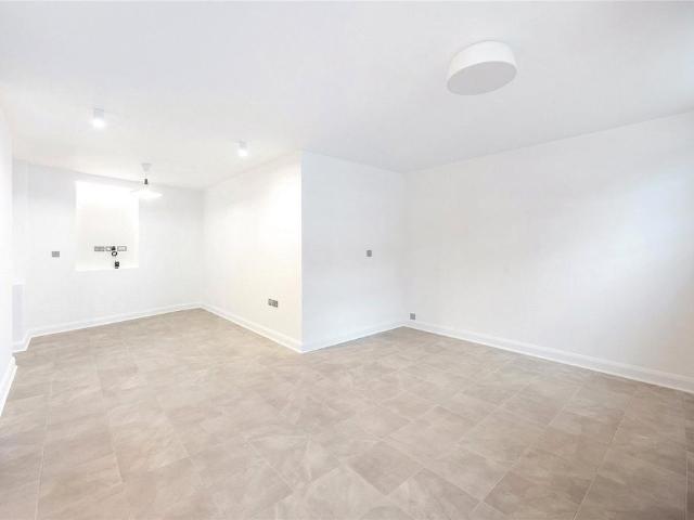 St. Cyprians Street, Wandsworth. 2 bed flat to rent £2,850 pcm £658 pw