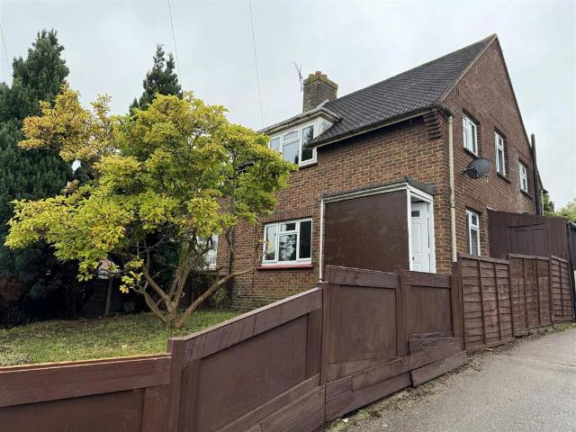 St. Davids Crescent, Gravesend 3 bed end of terrace house to rent £1,850 pcm £427 pw