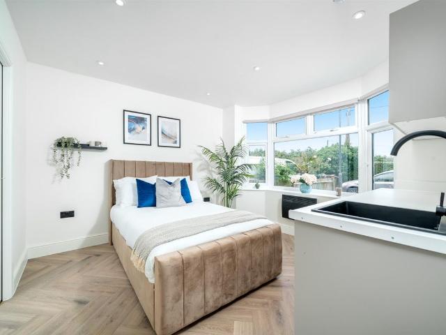 St. Davids Drive, Edgware HA8, Studio to rent, £1,100 pcm | PrimeLocation