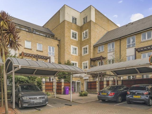 St Davids Square, Canary Wharf E14, 2 bed flat to rent, £2,200 pcm | PrimeLocation