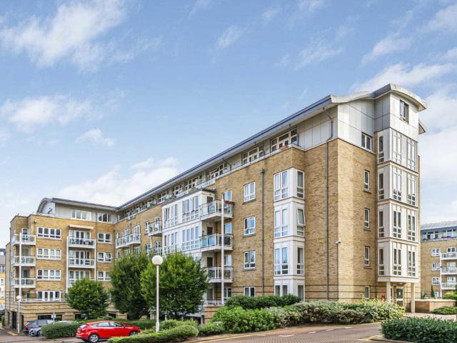 St. Davids Square, Canary Wharf E14, 2 bed flat to rent, £2,300 pcm | PrimeLocation