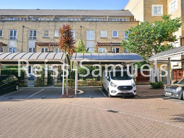 St. Davids Square, Isle Of Dogs, Docklands, London E14, 6 bed town house to rent, £5,720 pcm | PrimeLocation