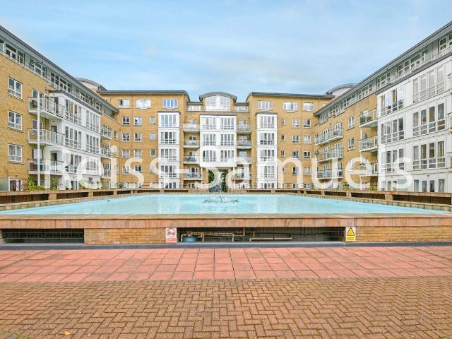 St Davids Square, Isle Of Dogs, Docklands, London E14, 3 bed flat to rent, £3,510 pcm | PrimeLocation