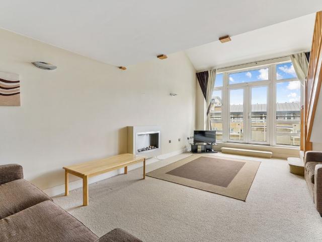 St. Davids Square, Isle Of Dogs, London E14, 2 bed flat to rent, £2,513 pcm | PrimeLocation