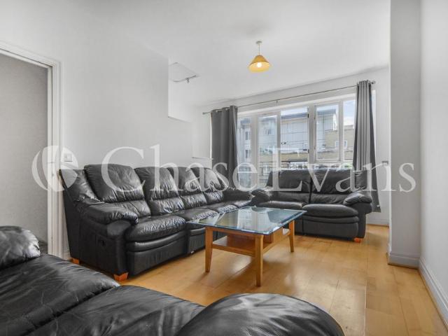 St David's Square, Lockes Wharf. 4 bed terraced house to rent £4,008 pcm £925 pw