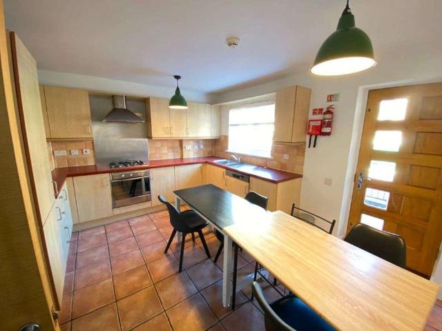 St. Davids Square Room 2