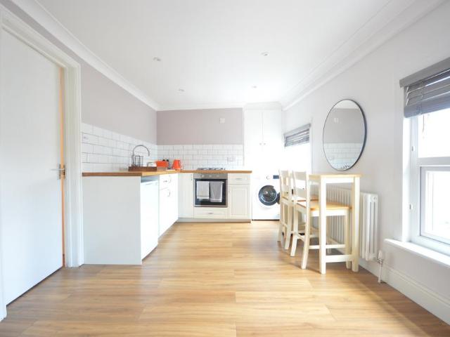St. Donatts Road London SE14 1 bed flat to rent £1,450 pcm £335 pw