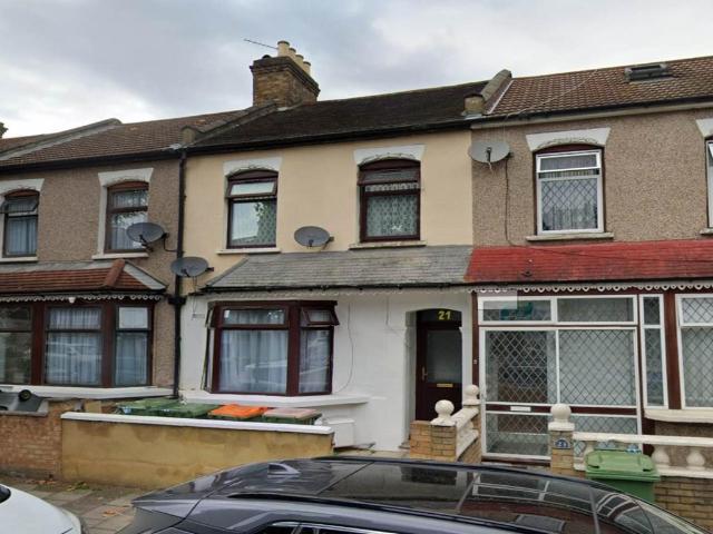 St Dunstans Road, Forest Gate, London 2 bed flat to rent £2,100 pcm £485 pw