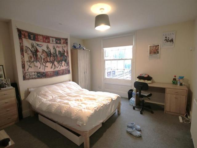St. Dunstans Street STUDENT. 5 bed end of terrace house to rent £2,550 pcm £588 pw