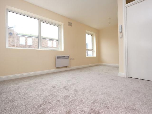 St. Edmunds Close, Erith DA18, Studio to rent, £950 pcm | PrimeLocation