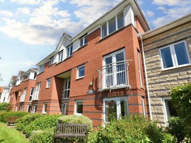 St Edmunds Court, Leeds, 2 Bedroom Apartment