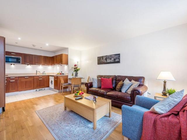 St Edmunds Terrace, St John's Wood. 2 bed flat to rent £4,117 pcm £950 pw