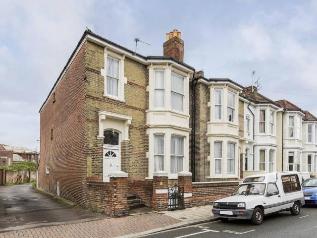 St. Edwards Road, Southsea PO5 6 bed end of terrace house to rent £2,800 pcm £646 pw