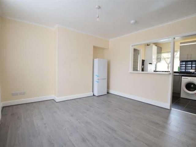 St. Elmo Crescent, Slough, SL2