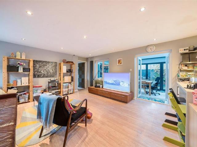 St. Elmos Road, Rotherhithe, SE16 5 bed house to rent £4,300 pcm £992 pw