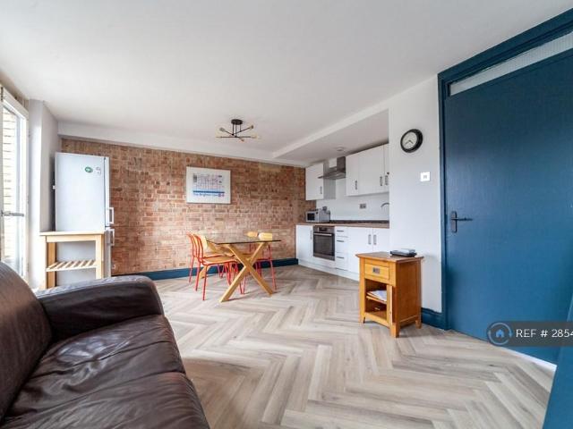 St. Ervans Road, London, W10 4 bed maisonette to rent £4,400 pcm £1,015 pw