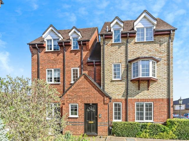 St. Francis Court, Shefford SG17, 2 bed flat to rent, £1,300 pcm | PrimeLocation