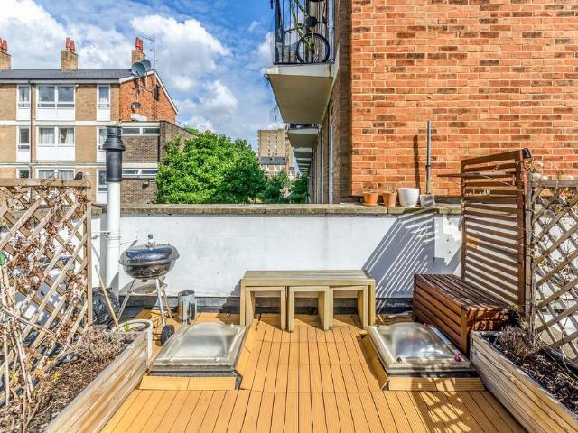 St Frideswides Mews, Poplar, London, E14 1 bed house to rent £2,600 pcm £600 pw