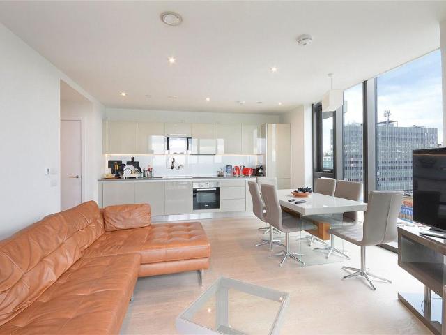 St Gabriel Walk, Elephant and Castle. 2 bed flat to rent £3,000 pcm £692 pw