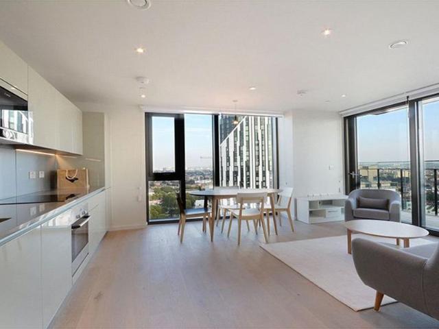 St Gabriel Walk, Elephant and Castle. 2 bed flat to rent £3,300 pcm £762 pw