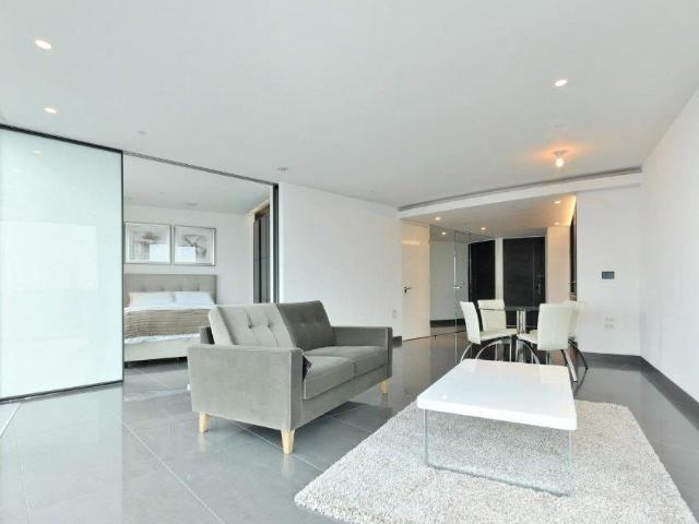 St. George Wharf, London SW8 1 bed apartment to rent £3,000 pcm £692 pw