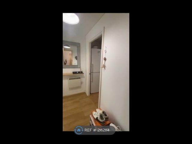 St. George Wharf, London SW8, 1 bed flat to rent, £2,500 pcm | PrimeLocation