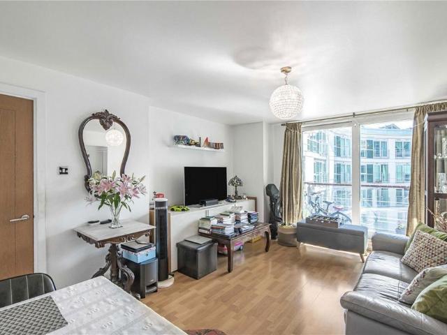 St. George Wharf, London SW8 1 bed flat to rent £2,600 pcm £600 pw